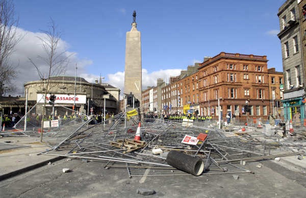 Loyalist flag protesters may march on Dáil | An Phoblacht