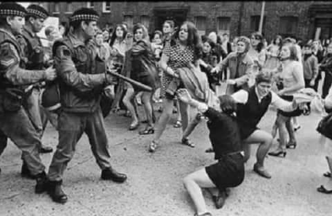 The poppy bullying begins | An Phoblacht