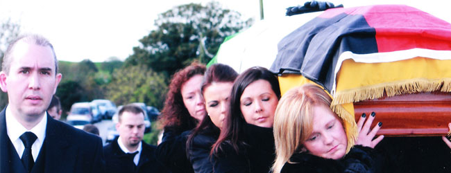 Fógraí Bháis | An Phoblacht